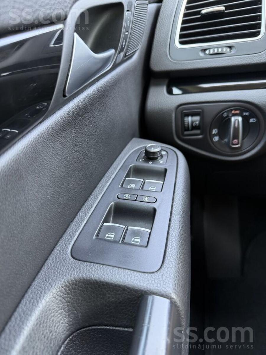 Grey SEAT Alhambra 2016 in Riga, with an engine capacity of 2.00 L and mileage of 250 thousand km for 18000 €, photo 8 on AUTOMOTO.COM.LV