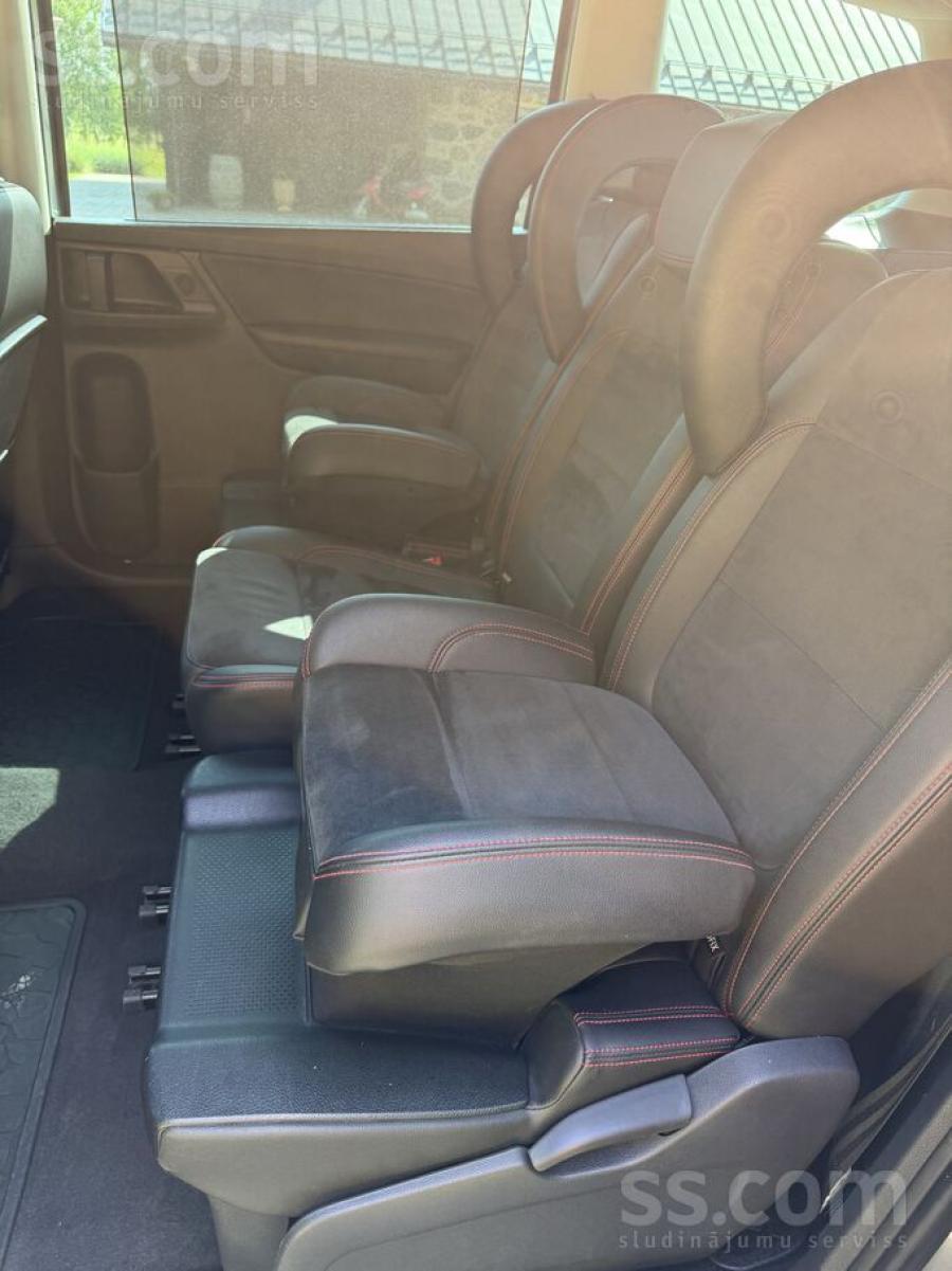 Grey SEAT Alhambra 2016 in Riga, with an engine capacity of 2.00 L and mileage of 250 thousand km for 18000 €, photo 15 on AUTOMOTO.COM.LV