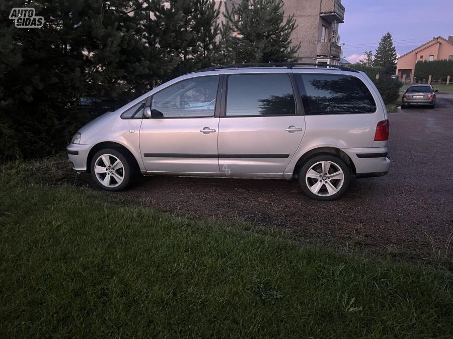 Pelēks SEAT Alhambra 2001 Vievis, ar dzinēja tilpumu 1.90 L un nobraukumu 274 tūkst. km par 1300 €, foto 3 vietnē AUTOMOTO.COM.LV
