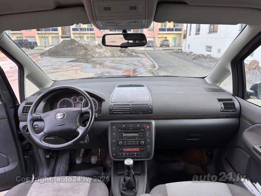 Pelēks SEAT Alhambra 2008 Tallina, ar dzinēja tilpumu 2.00 L un nobraukumu 371 tūkst. km par 1299 €, foto 9 vietnē AUTOMOTO.COM.LV