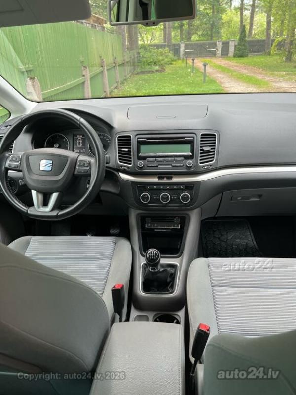 Pelēks SEAT Alhambra 2013 Tallina, ar dzinēja tilpumu 2.00 L un nobraukumu 166 tūkst. km par 9590 €, foto 3 vietnē AUTOMOTO.COM.LV