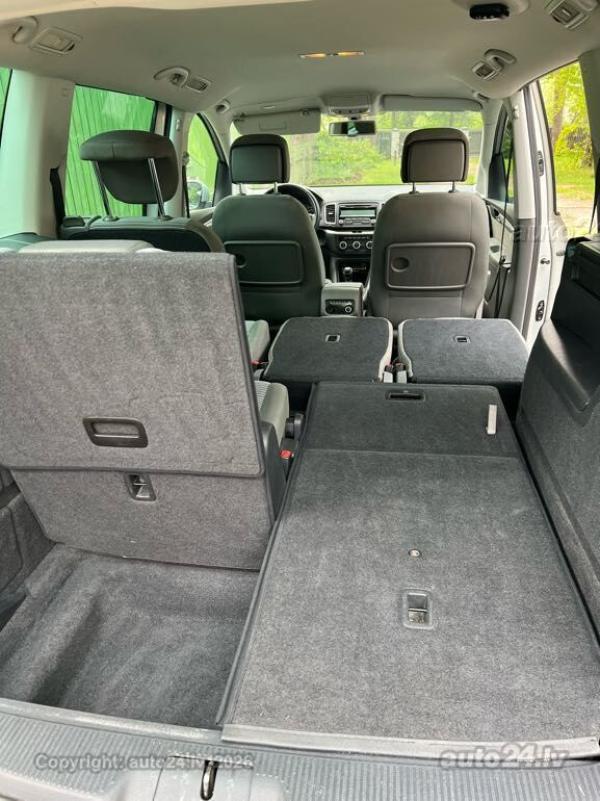 Pelēks SEAT Alhambra 2013 Tallina, ar dzinēja tilpumu 2.00 L un nobraukumu 166 tūkst. km par 9590 €, foto 4 vietnē AUTOMOTO.COM.LV