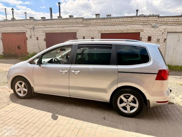 Grey SEAT Alhambra 2014 in Alytus, with an engine capacity of 2.00 L and mileage of 233 thousand km for 10500 €, photo 1 on AUTOMOTO.COM.LV