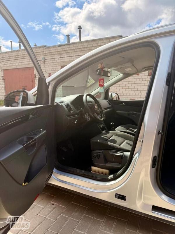 Grey SEAT Alhambra 2014 in Alytus, with an engine capacity of 2.00 L and mileage of 233 thousand km for 10500 €, photo 4 on AUTOMOTO.COM.LV
