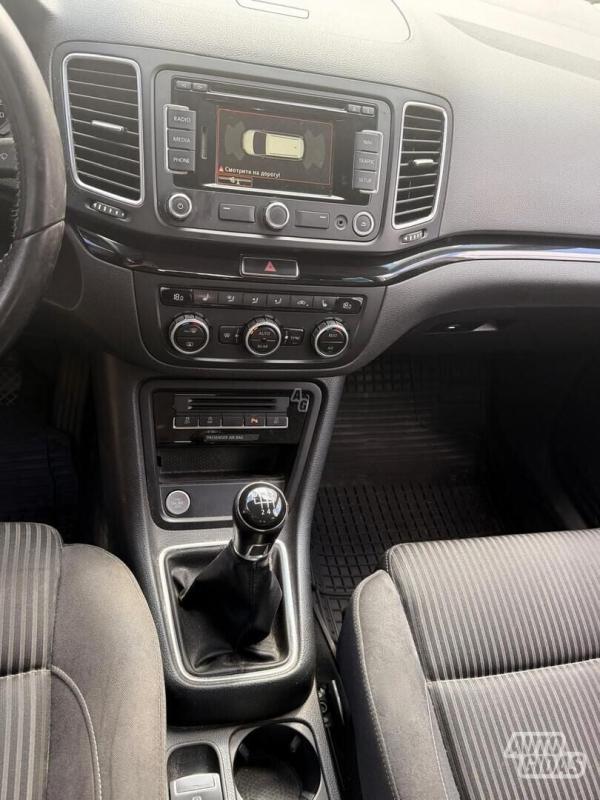 Grey SEAT Alhambra 2014 in Alytus, with an engine capacity of 2.00 L and mileage of 233 thousand km for 10500 €, photo 9 on AUTOMOTO.COM.LV