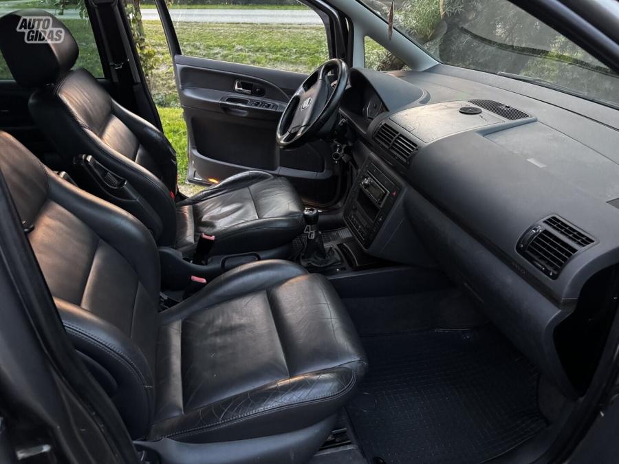 SEAT Alhambra 2006 in Siauliai, with an engine capacity of 2.00 L and mileage of 300 thousand km for 1150 €, photo 10 on AUTOMOTO.COM.LV
