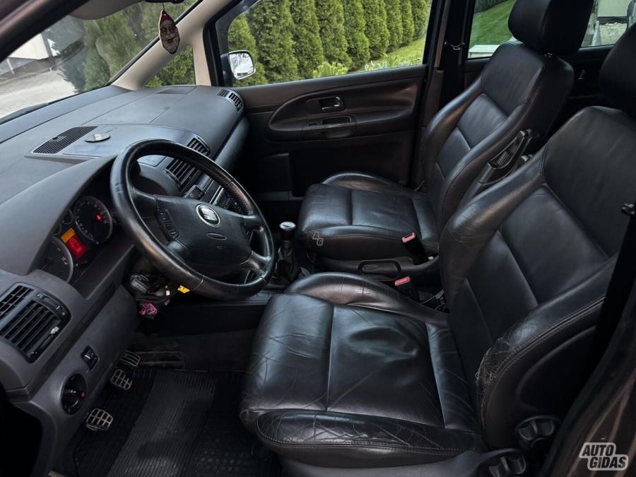 SEAT Alhambra 2006 in Siauliai, with an engine capacity of 2.00 L and mileage of 300 thousand km for 1150 €, photo 12 on AUTOMOTO.COM.LV