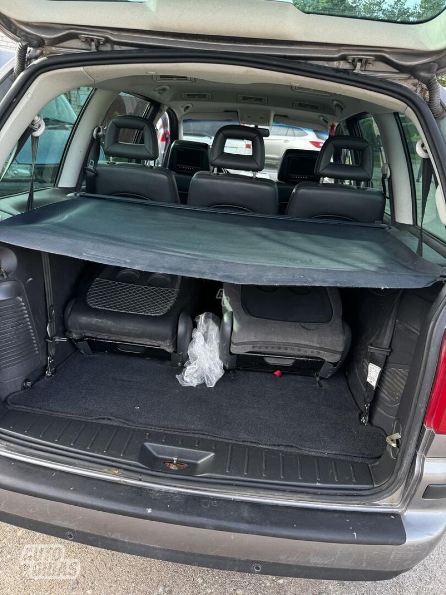 SEAT Alhambra 2006 in Siauliai, with an engine capacity of 2.00 L and mileage of 300 thousand km for 1150 €, photo 13 on AUTOMOTO.COM.LV