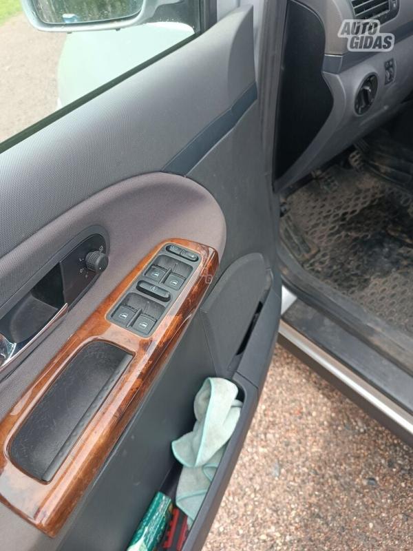 SEAT Alhambra 2007 in Marijampole, with an engine capacity of 2.00 L and mileage of 332 thousand km for 1999 €, photo 10 on AUTOMOTO.COM.LV