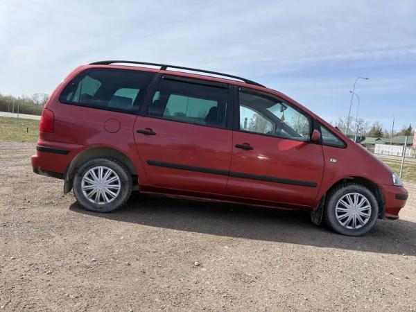 Red SEAT Alhambra 2000 in Daugavpils, with an engine capacity of 1.90 L and mileage of 343 thousand km for 1450 €, photo 6 on AUTOMOTO.COM.LV