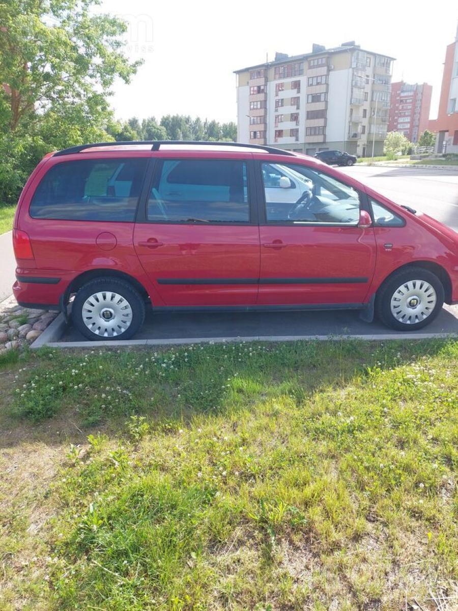 Sarkans SEAT Alhambra 2010 Daugavpils, ar dzinēja tilpumu 1.90 L un nobraukumu 291 tūkst. km par 5450 €, foto 4 vietnē AUTOMOTO.COM.LV
