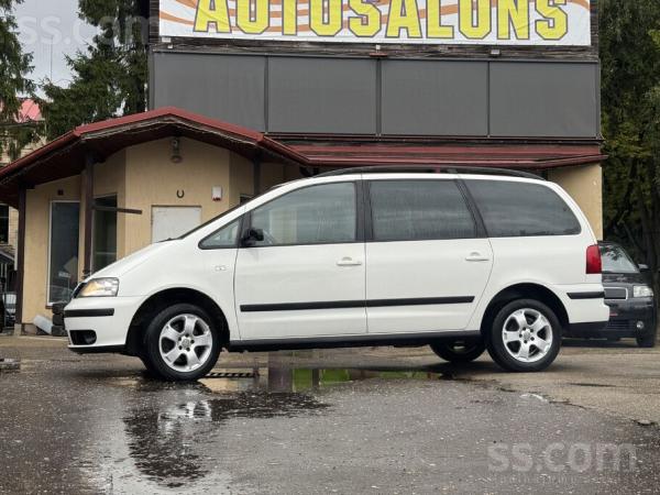 White SEAT Alhambra 2009 in Riga, with an engine capacity of 2.00 L and mileage of 264 thousand km for 3850 €, photo 1 on AUTOMOTO.COM.LV
