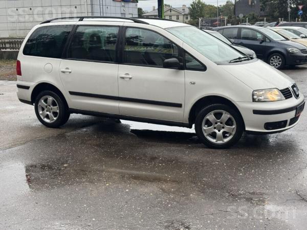 White SEAT Alhambra 2009 in Riga, with an engine capacity of 2.00 L and mileage of 264 thousand km for 3850 €, photo 5 on AUTOMOTO.COM.LV