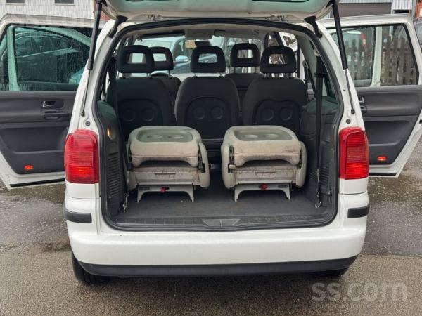 White SEAT Alhambra 2009 in Riga, with an engine capacity of 2.00 L and mileage of 264 thousand km for 3850 €, photo 9 on AUTOMOTO.COM.LV