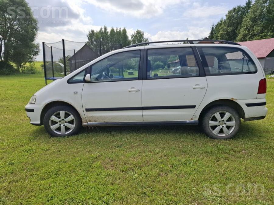 White SEAT Alhambra 2006 in Daugavpils, with an engine capacity of 1.90 L and mileage of 447 thousand km for 1200 €, photo 1 on AUTOMOTO.COM.LV