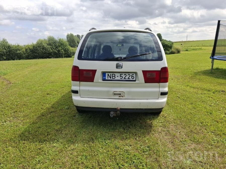 White SEAT Alhambra 2006 in Daugavpils, with an engine capacity of 1.90 L and mileage of 447 thousand km for 1200 €, photo 3 on AUTOMOTO.COM.LV