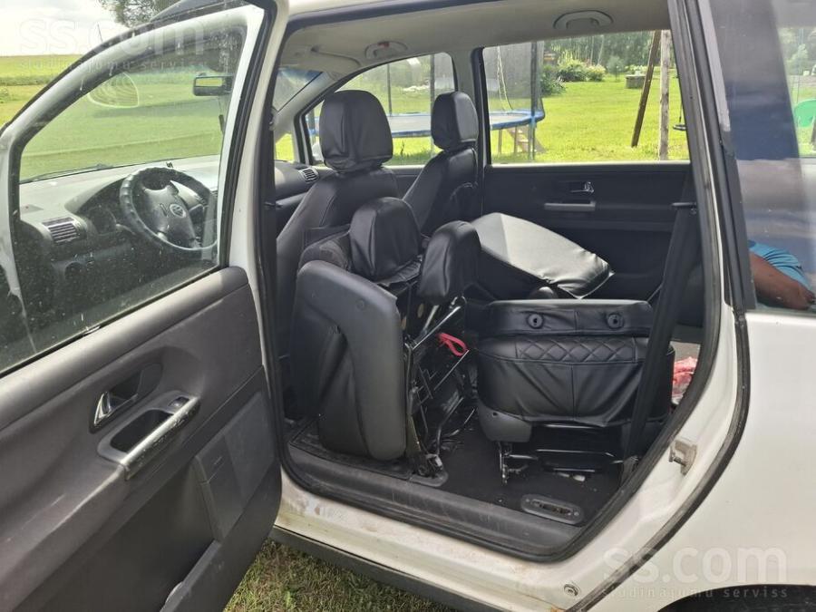 White SEAT Alhambra 2006 in Daugavpils, with an engine capacity of 1.90 L and mileage of 447 thousand km for 1200 €, photo 7 on AUTOMOTO.COM.LV
