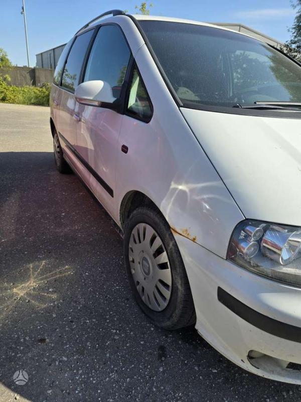 White SEAT Alhambra 2010 in Panevezys, with an engine capacity of 1.97 L and mileage of 523 thousand km for 1800 €, photo 2 on AUTOMOTO.COM.LV