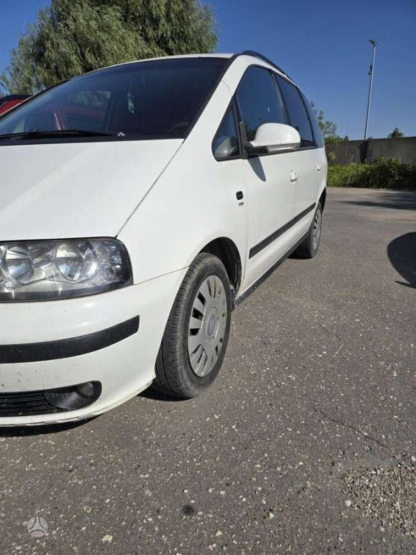 White SEAT Alhambra 2010 in Panevezys, with an engine capacity of 1.97 L and mileage of 523 thousand km for 1800 €, photo 3 on AUTOMOTO.COM.LV