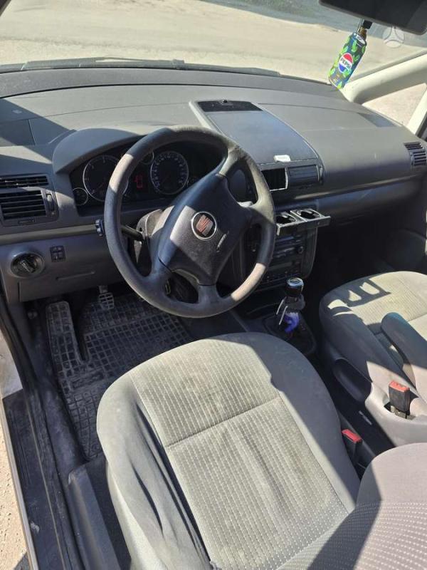 White SEAT Alhambra 2010 in Panevezys, with an engine capacity of 1.97 L and mileage of 523 thousand km for 1800 €, photo 5 on AUTOMOTO.COM.LV