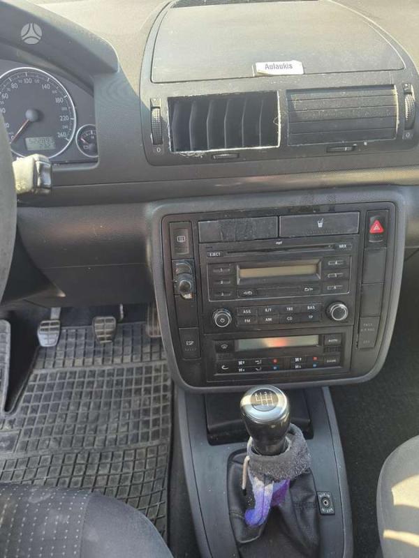 White SEAT Alhambra 2010 in Panevezys, with an engine capacity of 1.97 L and mileage of 523 thousand km for 1800 €, photo 8 on AUTOMOTO.COM.LV