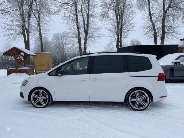 White SEAT Alhambra 2011 in Kursenai, with an engine capacity of 1.97 L and mileage of 262 thousand km for 8100 €, photo 8 on AUTOMOTO.COM.LV