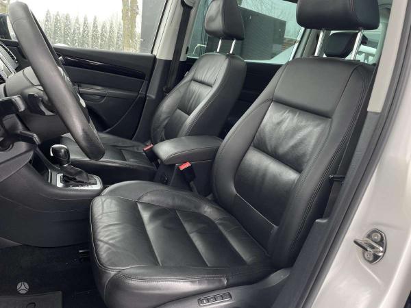 White SEAT Alhambra 2011 in Kursenai, with an engine capacity of 1.97 L and mileage of 262 thousand km for 8100 €, photo 11 on AUTOMOTO.COM.LV