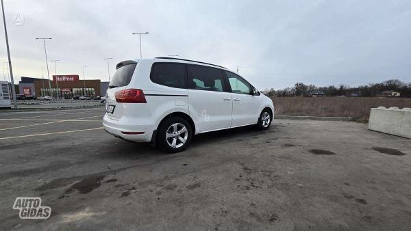 White SEAT Alhambra 2012 in Kaunas, with an engine capacity of 2.00 L and mileage of 270 thousand km for 5499 €, photo 4 on AUTOMOTO.COM.LV