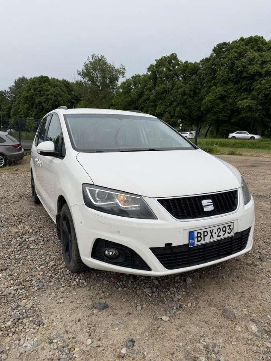White SEAT Alhambra 2012 in Vilnius, with an engine capacity of 1.97 L and mileage of 378 thousand km for 6800 €, photo 3 on AUTOMOTO.COM.LV