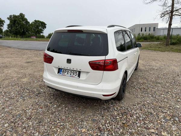 White SEAT Alhambra 2012 in Vilnius, with an engine capacity of 1.97 L and mileage of 378 thousand km for 6800 €, photo 4 on AUTOMOTO.COM.LV