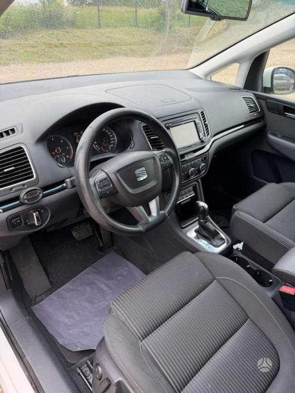 White SEAT Alhambra 2012 in Vilnius, with an engine capacity of 1.97 L and mileage of 378 thousand km for 6800 €, photo 9 on AUTOMOTO.COM.LV