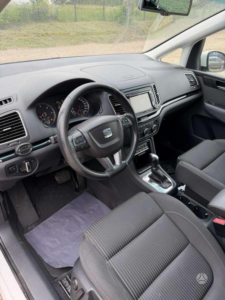 White SEAT Alhambra 2012 in Vilnius, with an engine capacity of 1.97 L and mileage of 378 thousand km for 6800 €, photo 10 on AUTOMOTO.COM.LV