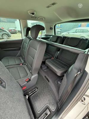 White SEAT Alhambra 2012 in Vilnius, with an engine capacity of 1.97 L and mileage of 378 thousand km for 6800 €, photo 14 on AUTOMOTO.COM.LV