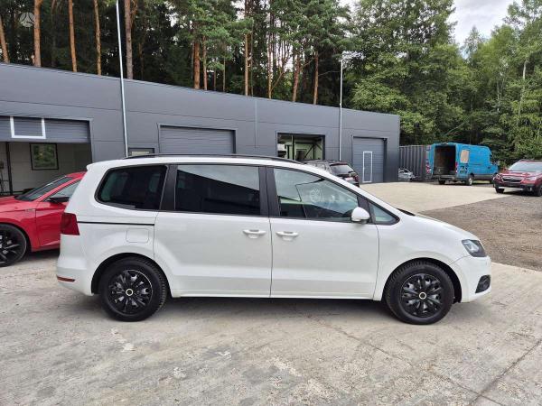 White SEAT Alhambra 2013 in Utena, with an engine capacity of 1.97 L and mileage of 330 thousand km for 7990 €, photo 8 on AUTOMOTO.COM.LV