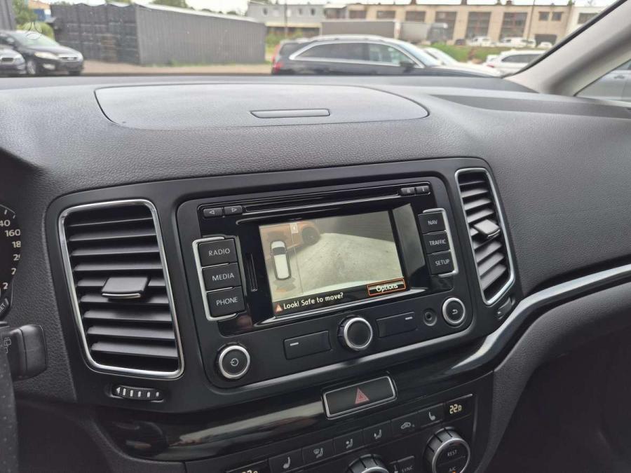 White SEAT Alhambra 2013 in Utena, with an engine capacity of 1.97 L and mileage of 330 thousand km for 7990 €, photo 13 on AUTOMOTO.COM.LV