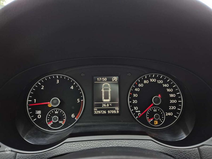 White SEAT Alhambra 2013 in Utena, with an engine capacity of 1.97 L and mileage of 330 thousand km for 7990 €, photo 17 on AUTOMOTO.COM.LV