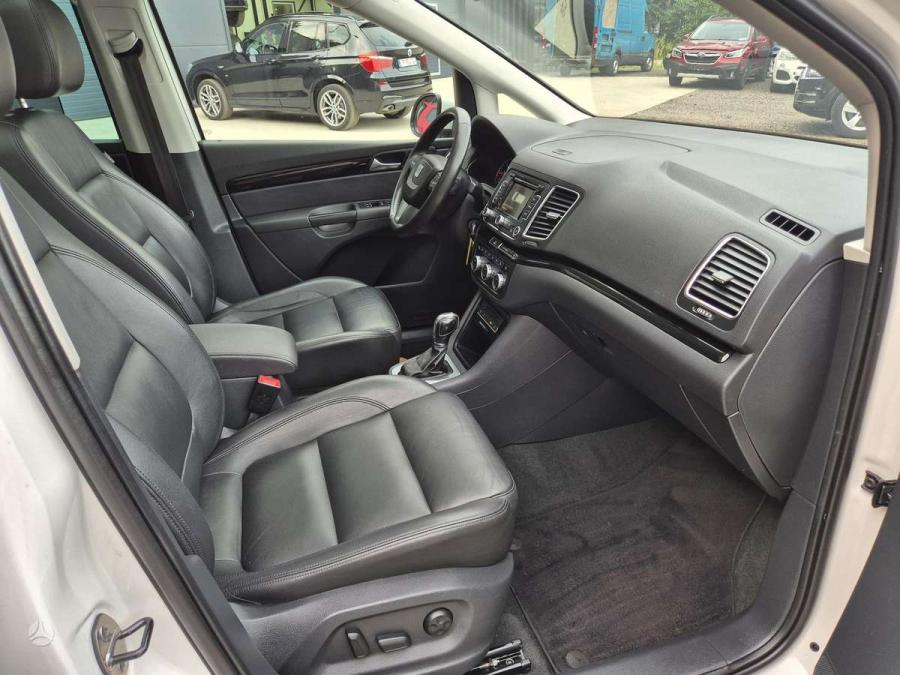 White SEAT Alhambra 2013 in Utena, with an engine capacity of 1.97 L and mileage of 330 thousand km for 7990 €, photo 19 on AUTOMOTO.COM.LV