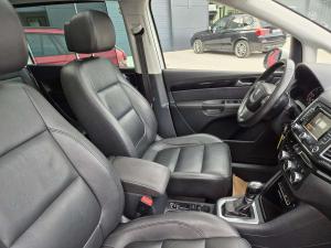 White SEAT Alhambra 2013 in Utena, with an engine capacity of 1.97 L and mileage of 330 thousand km for 7990 €, photo 22 on AUTOMOTO.COM.LV