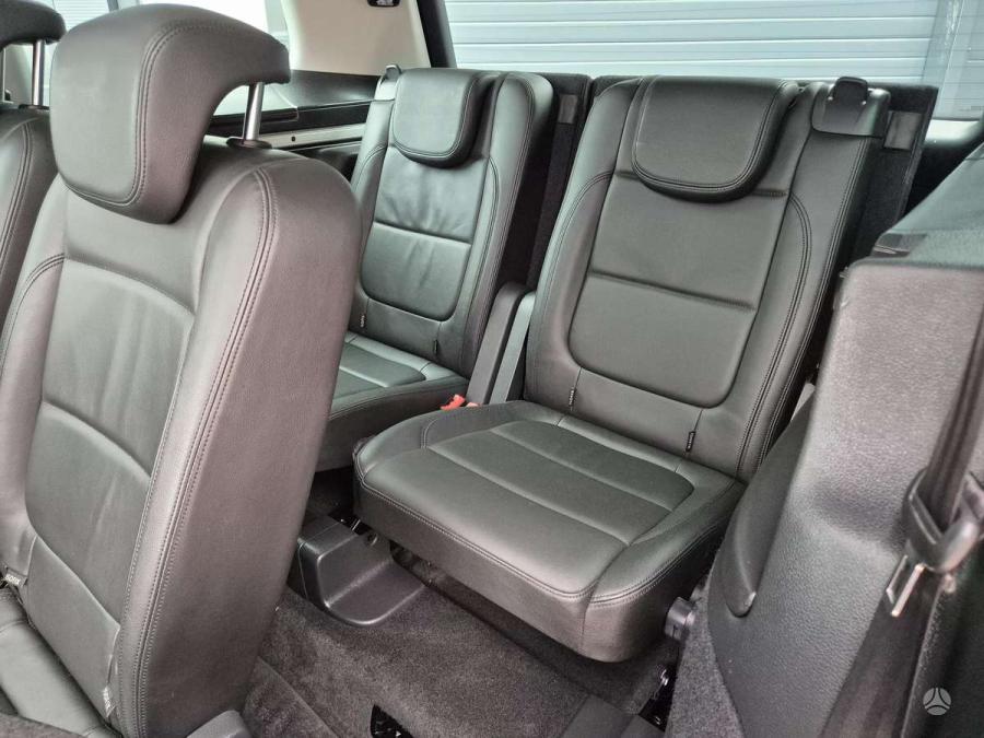 White SEAT Alhambra 2013 in Utena, with an engine capacity of 1.97 L and mileage of 330 thousand km for 7990 €, photo 23 on AUTOMOTO.COM.LV