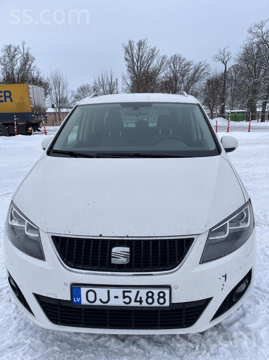 White SEAT Alhambra 2014 in Aluksne, with an engine capacity of 2.00 L and mileage of 390 thousand km for 2990 €, photo 1 on AUTOMOTO.COM.LV