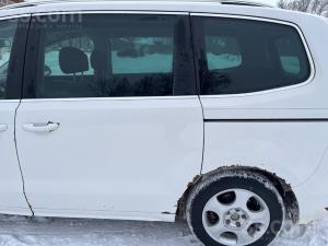 White SEAT Alhambra 2014 in Aluksne, with an engine capacity of 2.00 L and mileage of 390 thousand km for 2990 €, photo 4 on AUTOMOTO.COM.LV