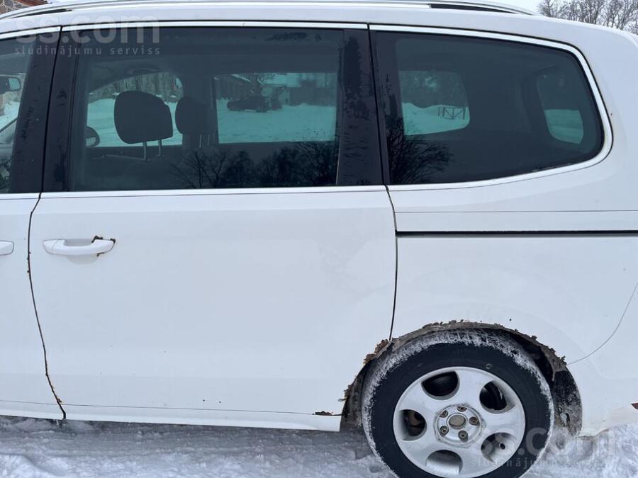 White SEAT Alhambra 2014 in Aluksne, with an engine capacity of 2.00 L and mileage of 390 thousand km for 2990 €, photo 4 on AUTOMOTO.COM.LV