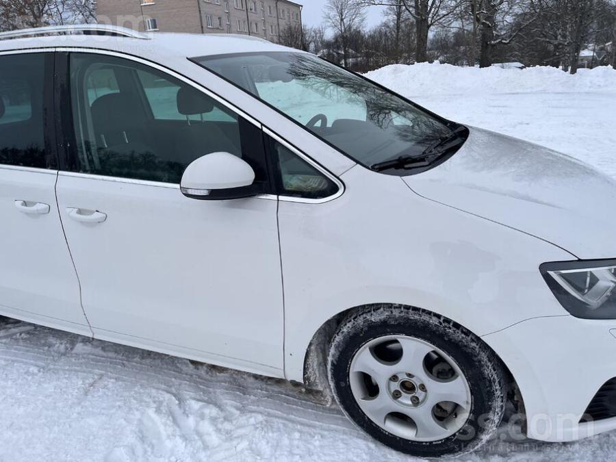 White SEAT Alhambra 2014 in Aluksne, with an engine capacity of 2.00 L and mileage of 390 thousand km for 2990 €, photo 7 on AUTOMOTO.COM.LV