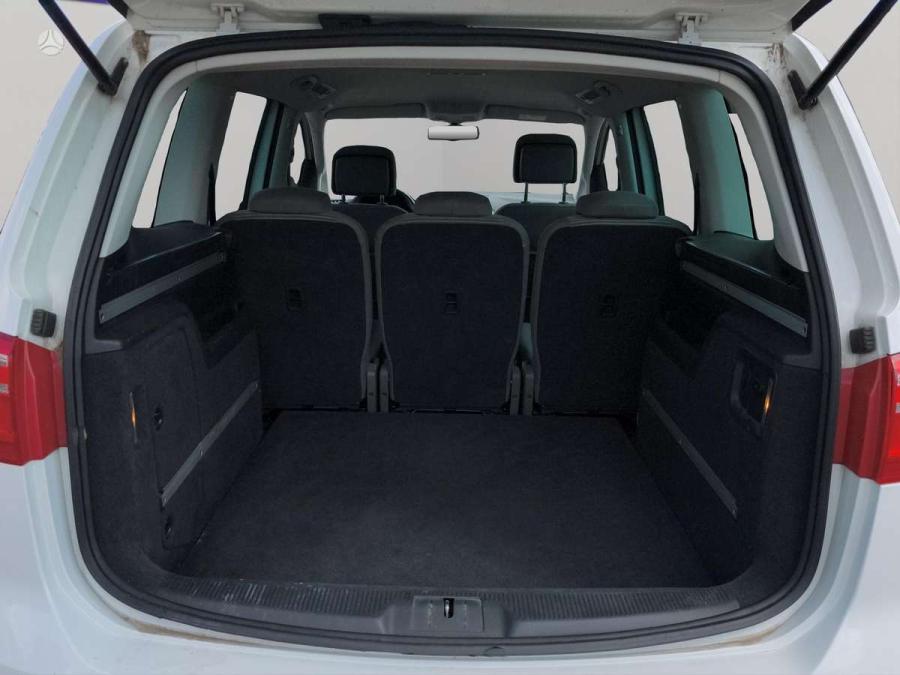 White SEAT Alhambra 2015 in Vilnius, with an engine capacity of 2.00 L and mileage of 270 thousand km for 8999 €, photo 11 on AUTOMOTO.COM.LV