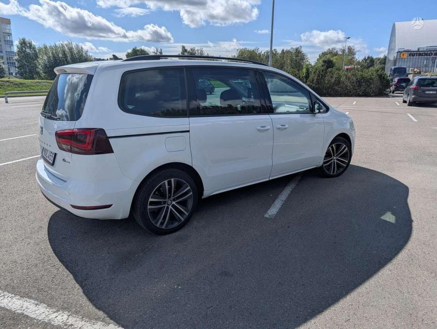 White SEAT Alhambra 2018 in Siauliai, with an engine capacity of 1.97 L and mileage of 295 thousand km for 10800 €, photo 4 on AUTOMOTO.COM.LV