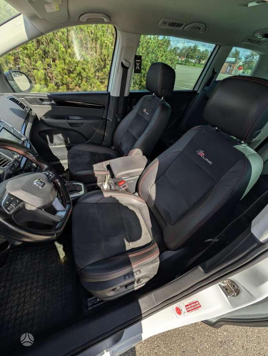 White SEAT Alhambra 2018 in Siauliai, with an engine capacity of 1.97 L and mileage of 295 thousand km for 10800 €, photo 7 on AUTOMOTO.COM.LV