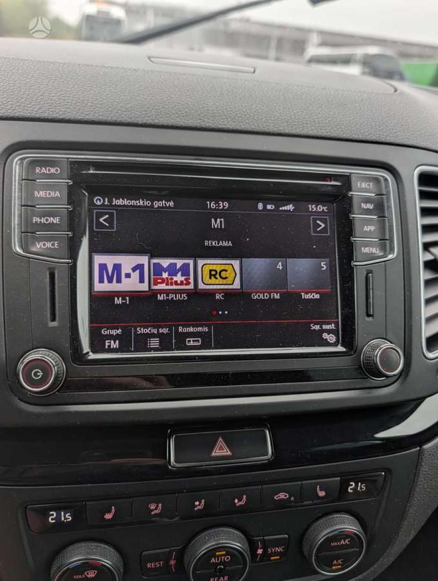 White SEAT Alhambra 2018 in Siauliai, with an engine capacity of 1.97 L and mileage of 295 thousand km for 10800 €, photo 12 on AUTOMOTO.COM.LV