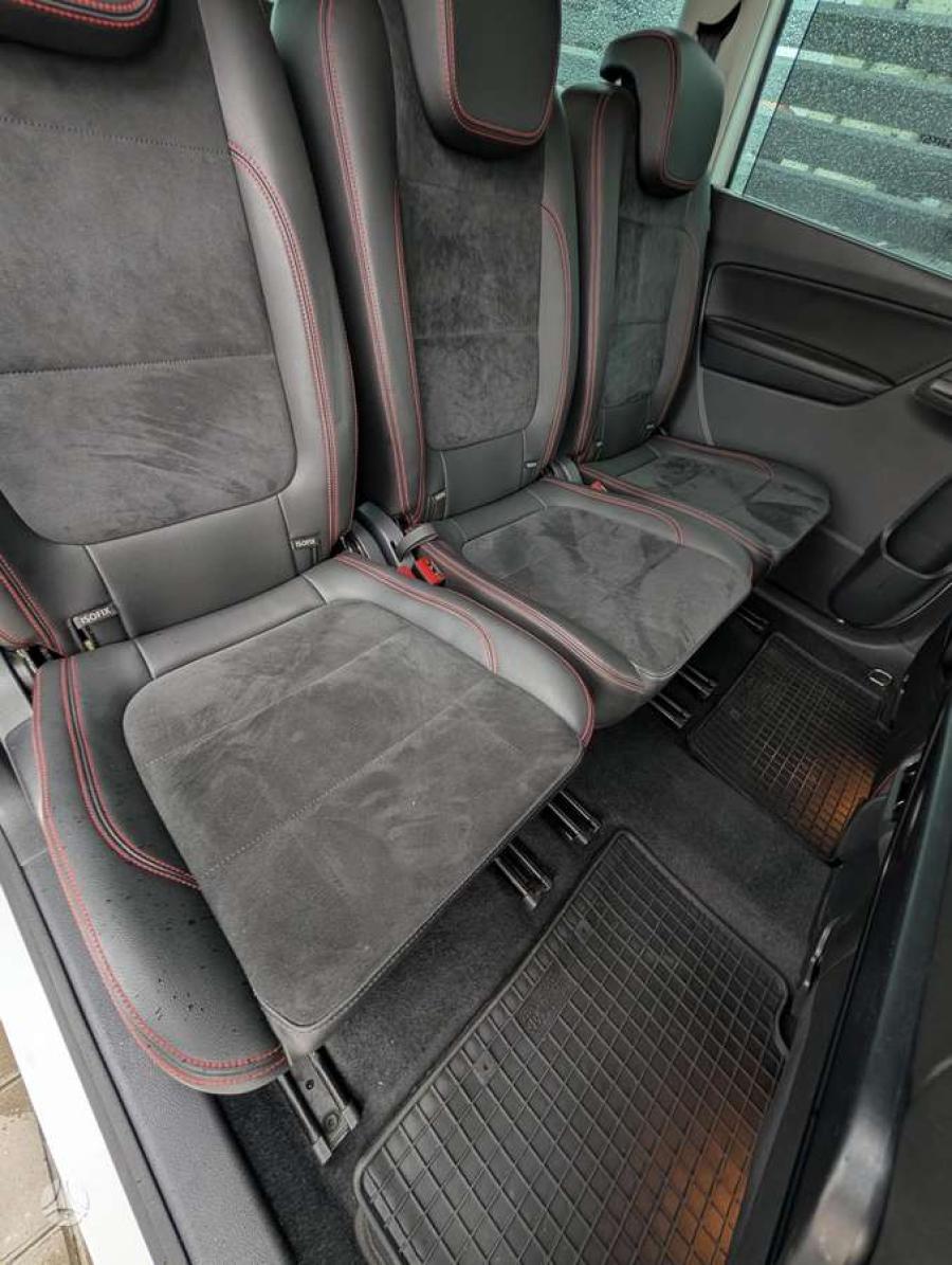White SEAT Alhambra 2018 in Siauliai, with an engine capacity of 1.97 L and mileage of 295 thousand km for 10800 €, photo 13 on AUTOMOTO.COM.LV