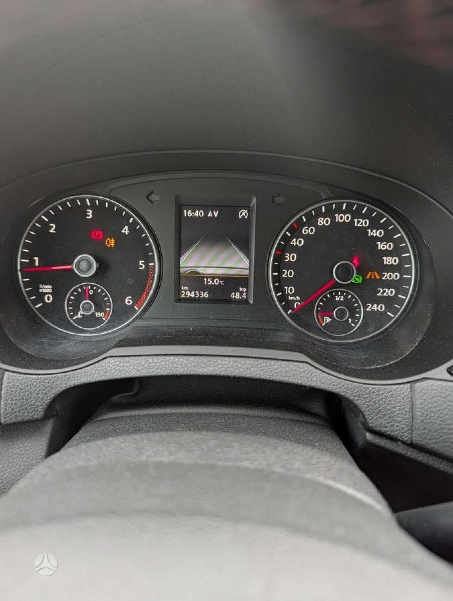 White SEAT Alhambra 2018 in Siauliai, with an engine capacity of 1.97 L and mileage of 295 thousand km for 10800 €, photo 16 on AUTOMOTO.COM.LV