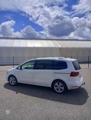 White SEAT Alhambra 2019 in Kaunas, with an engine capacity of 1.97 L and mileage of 300 thousand km for 10950 €, photo 9 on AUTOMOTO.COM.LV